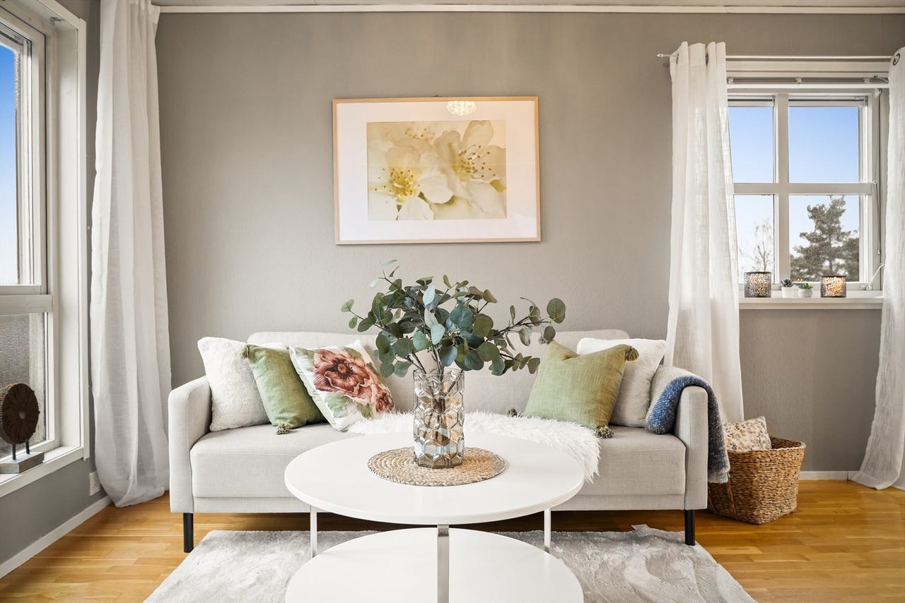 Familievennlig og hyggelig enderekkehus over tre plan | Garasje ...