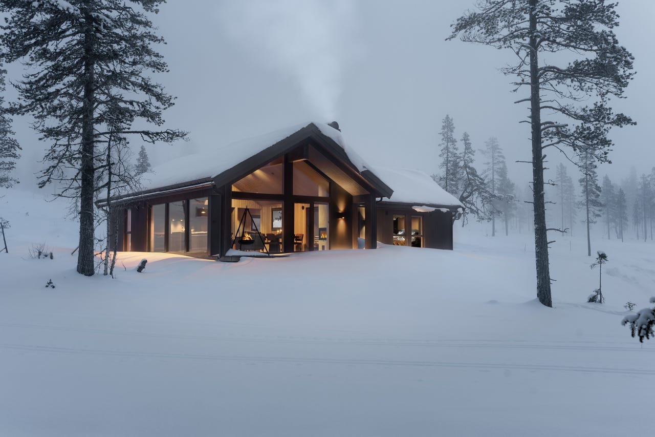 Solrik utsikt på Budalsetra arkitekttegnet vinkelhytte fra ...