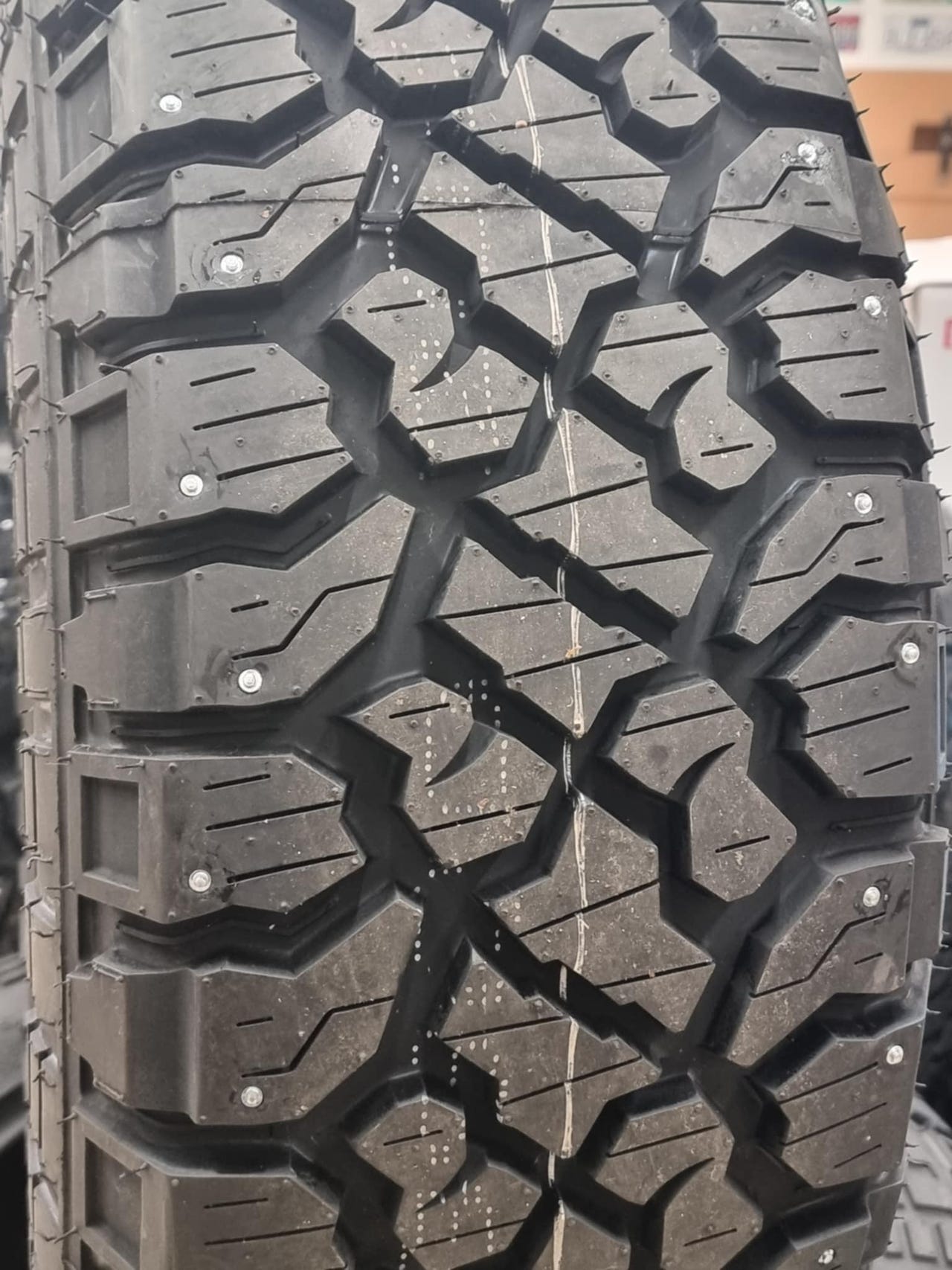 275/65R18 Kenda Klever R/T KR601 MED PIGGER / VINTERDEKK! | FINN-torget