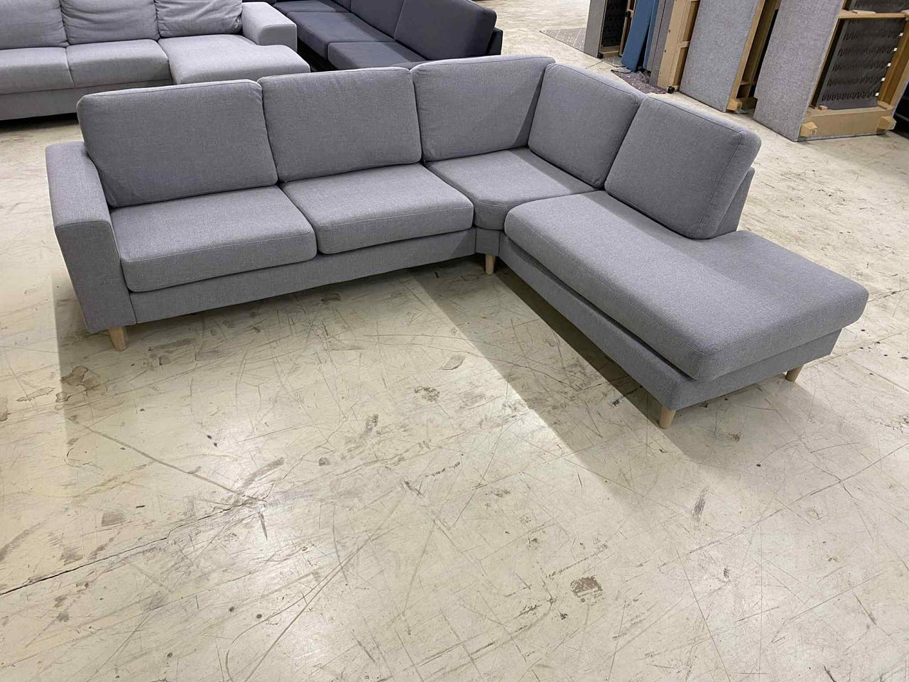 Skeidar Fagerheim Hedda Grå L-Sofa | PERFEKT STAND! | NYRENSET | 11-96 ...