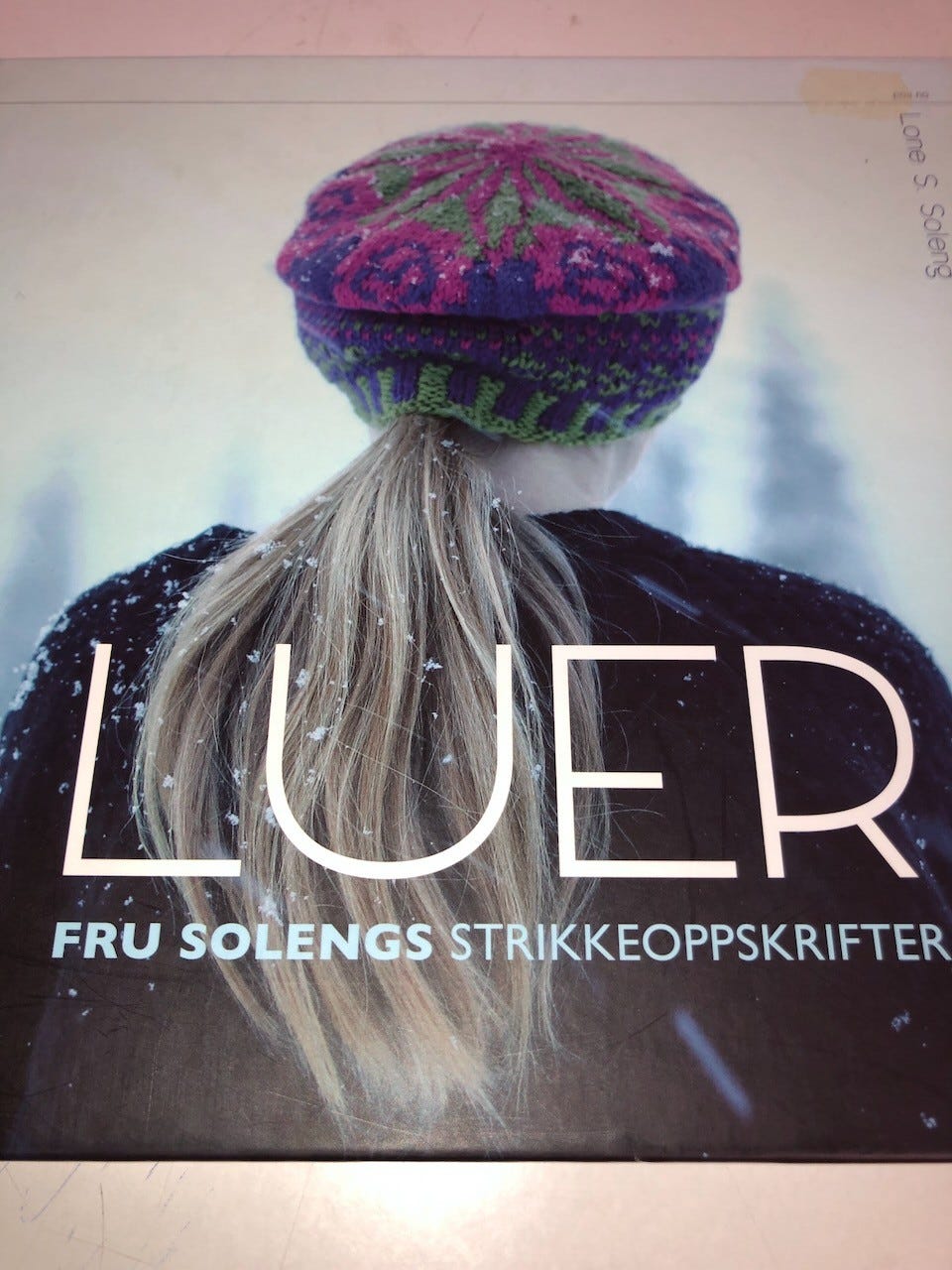 Fru Solengs strikkeoppskrifter. Luer. Av Lone S Soleng. Pax forlag ...