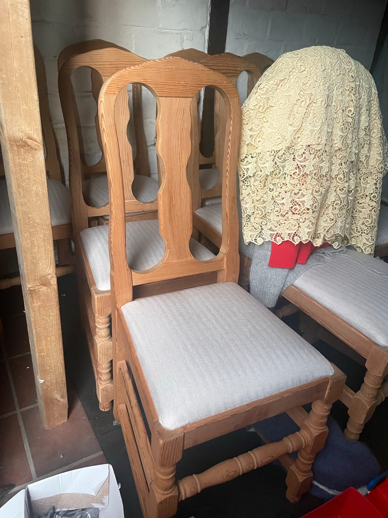 Fine stoler i furu | FINN-torget