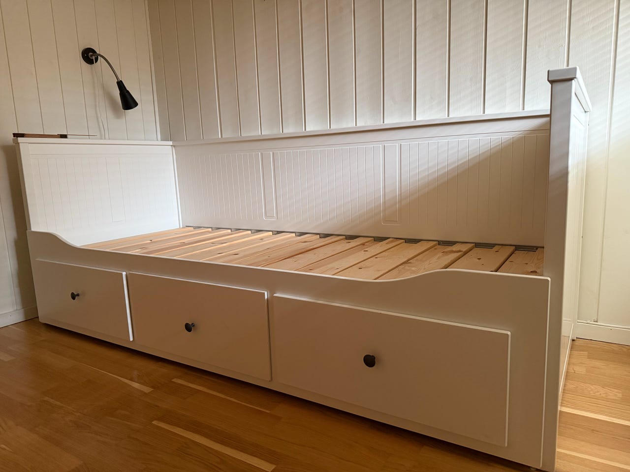 Pent brukt IKEA Hemnes seng med to skuffer | FINN-torget