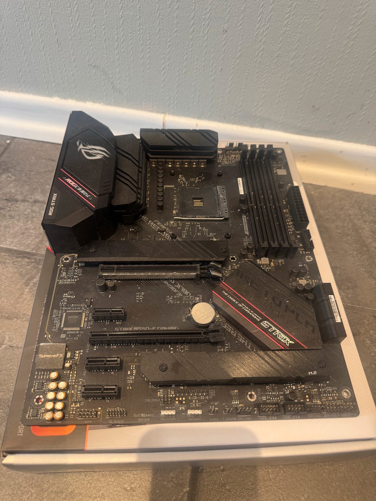 ASUS B550-F ROG STRIX AM4 Hovedkort | FINN-torget