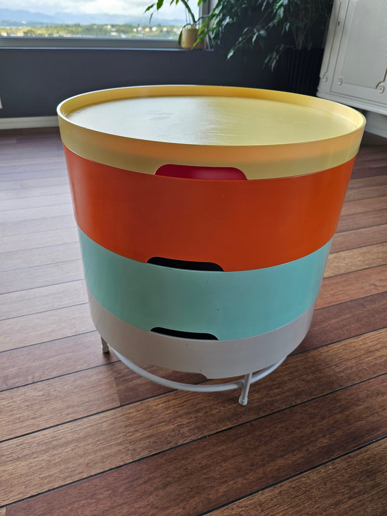 Funkis / space age stablebord fra IKEA | FINN-torget