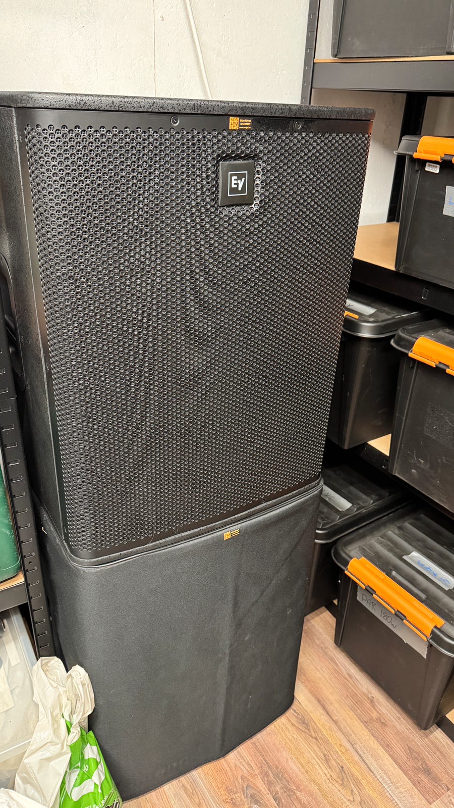 2x EV ELX 118P Aktiv Subwoofer | FINN-torget