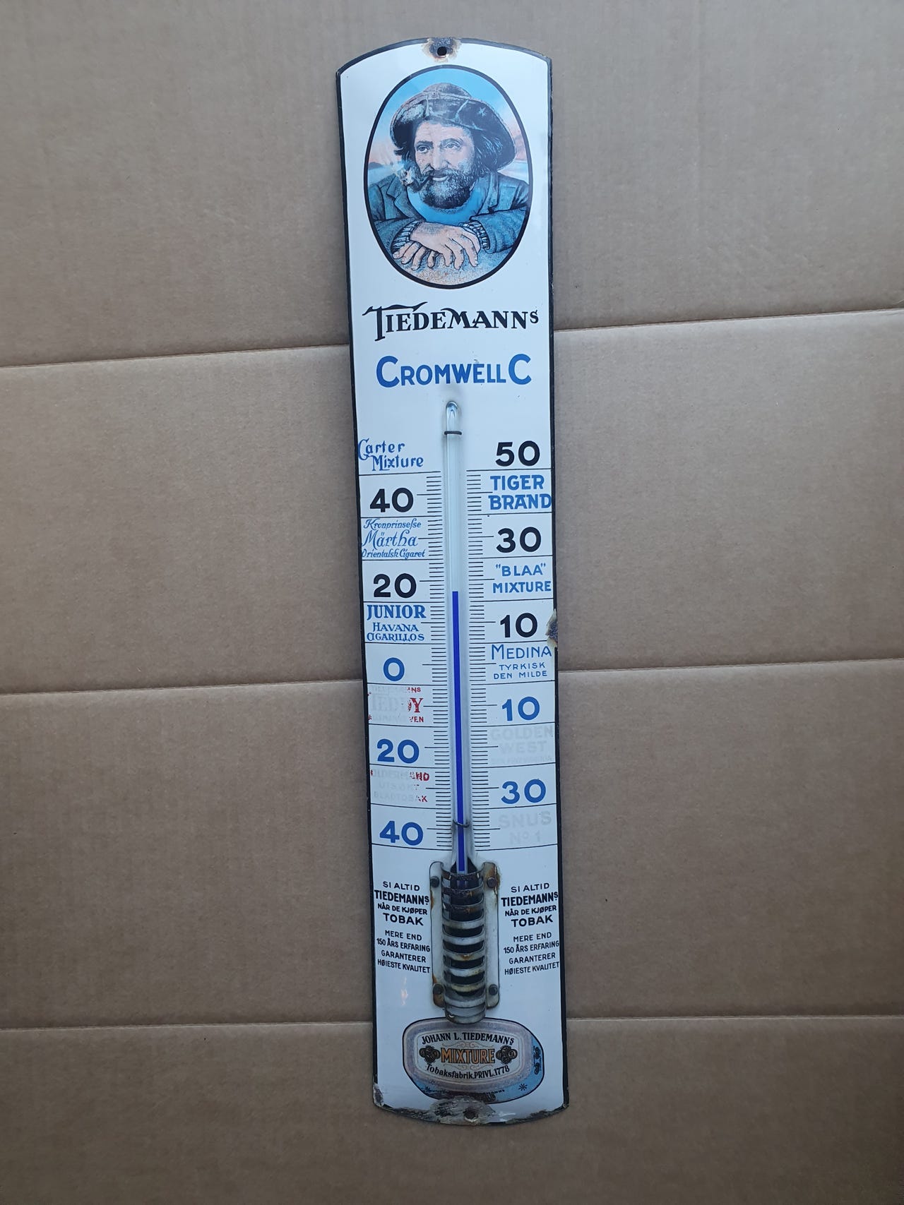 TIEDEMANNS GRADESTOKK. EMALJESKILT. SKILT. TOBAK. EMALJE SKILT. FRA ...