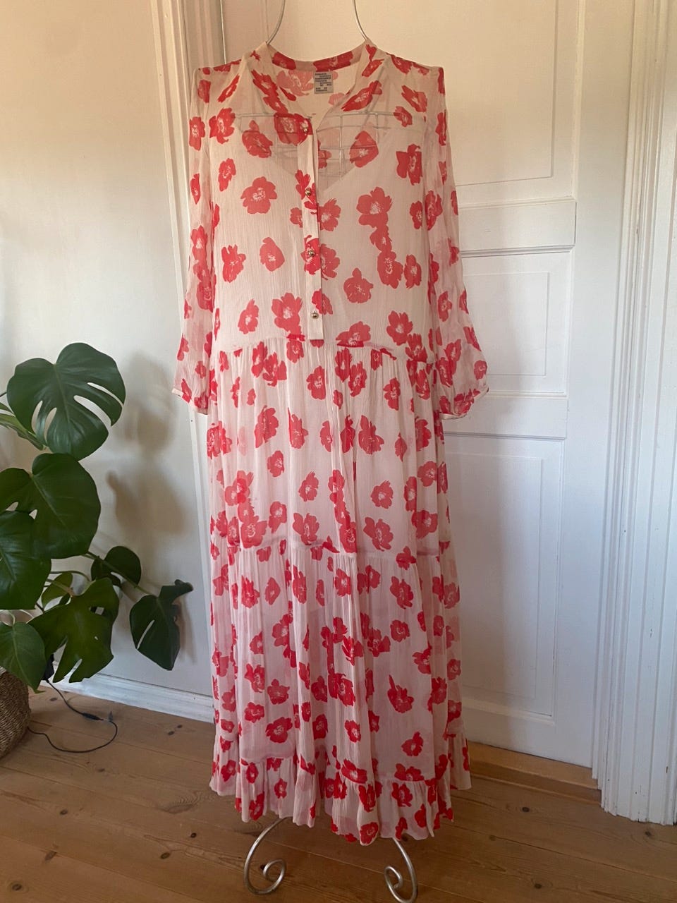Midi sommerkjole i BAUM UND PFERDGARTEN str 38 selges | FINN-torget