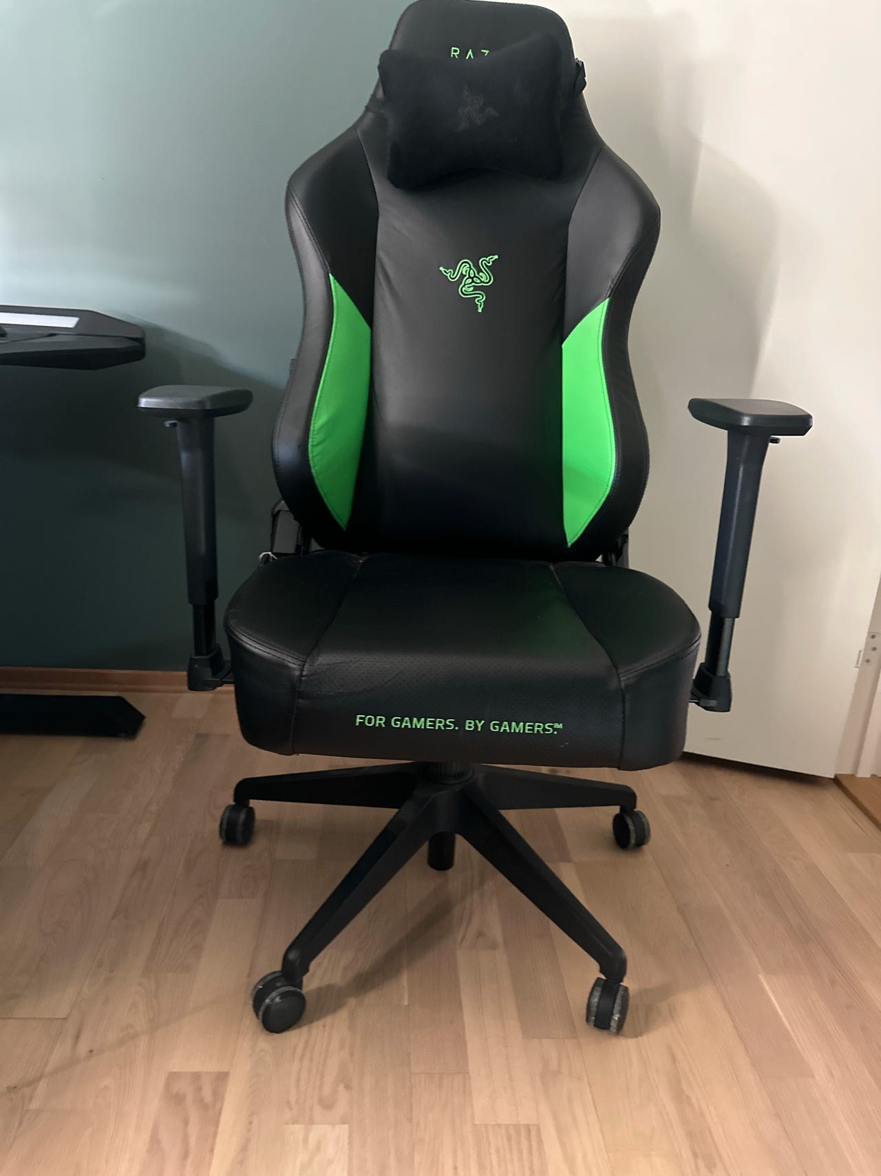 Razer gaming stol | FINN-torget