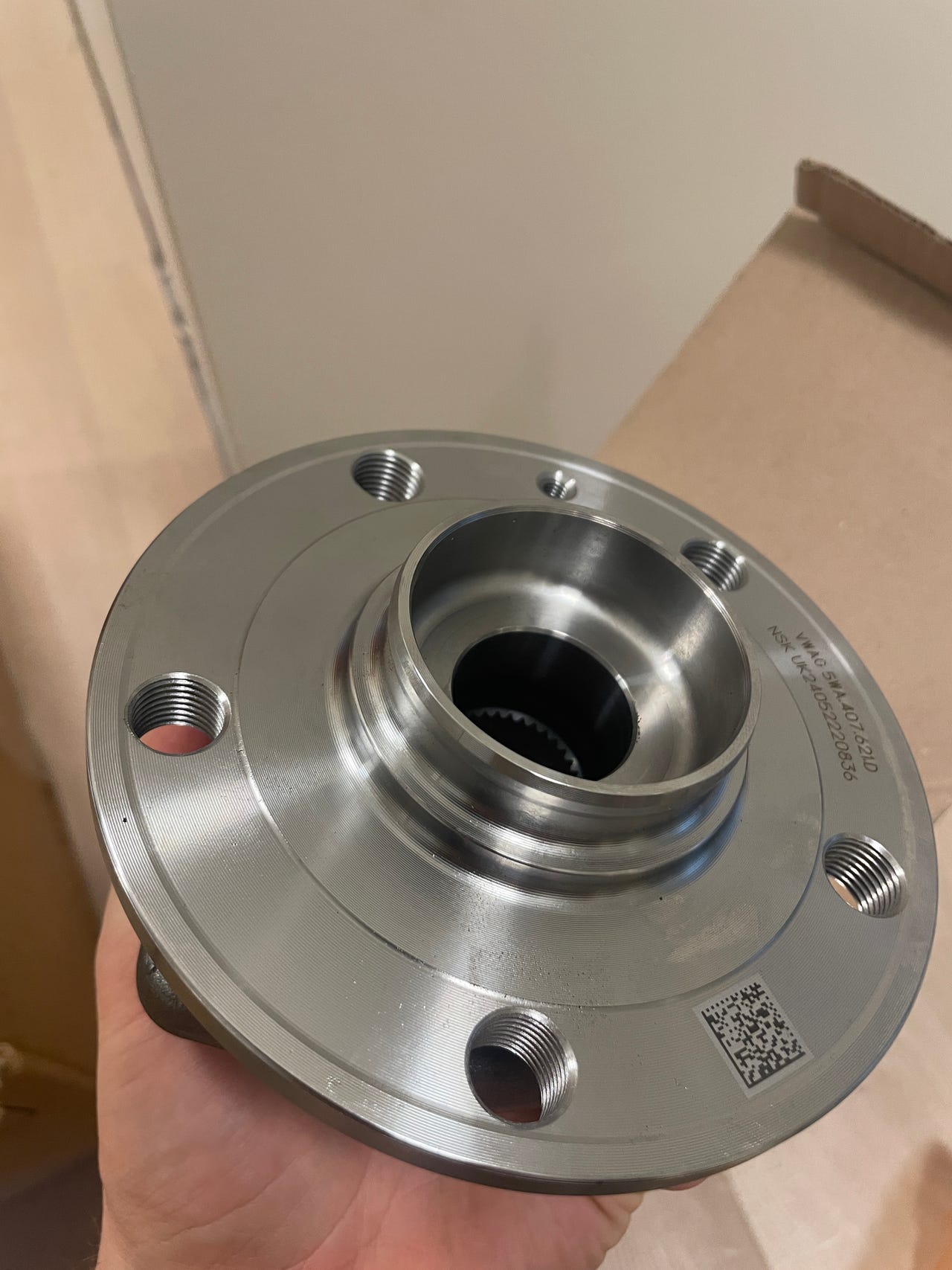 NSK Hjulnav/Hjullager. OEM 5WA 407 621 D | FINN-torget