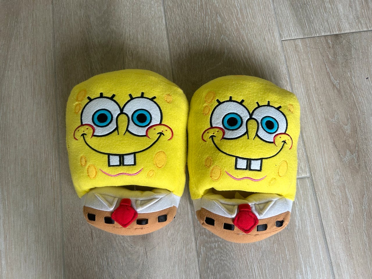 SpongeBob SquarePants tøfler | FINN-torget