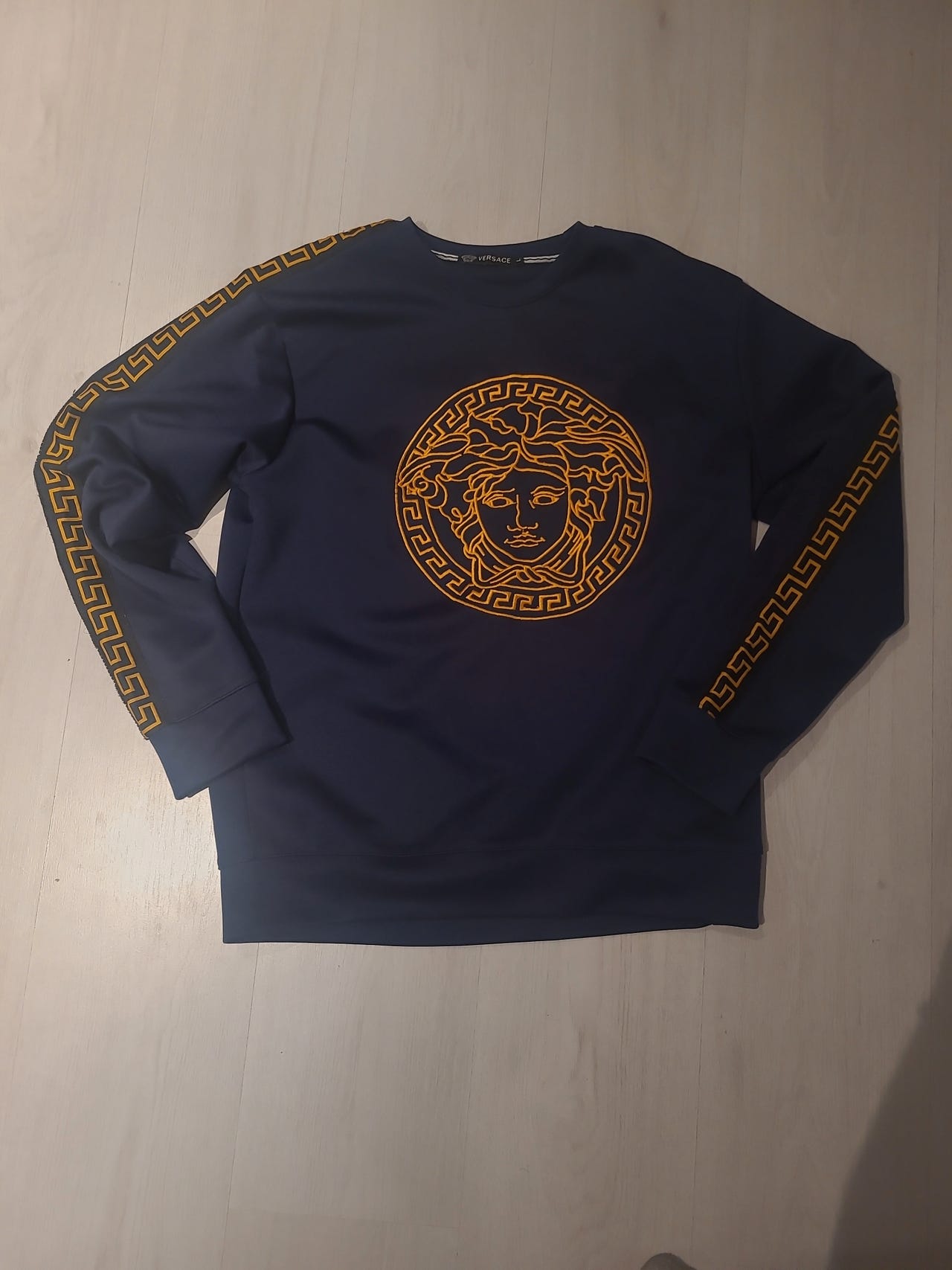 Versace genser | FINN-torget
