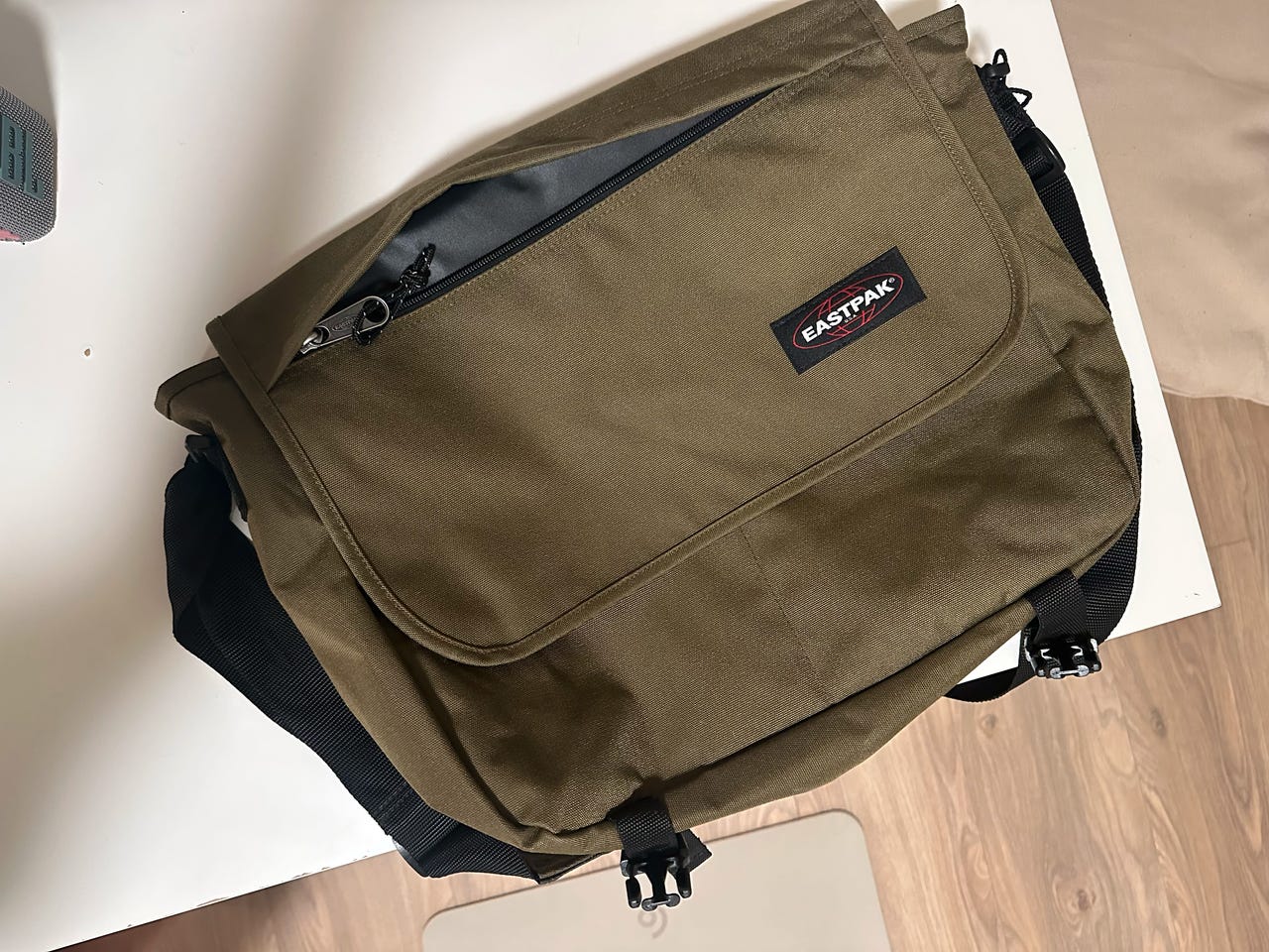 Eastpak messenger-veske/PC-veske / Eastpak messenger bag/computer bag ...