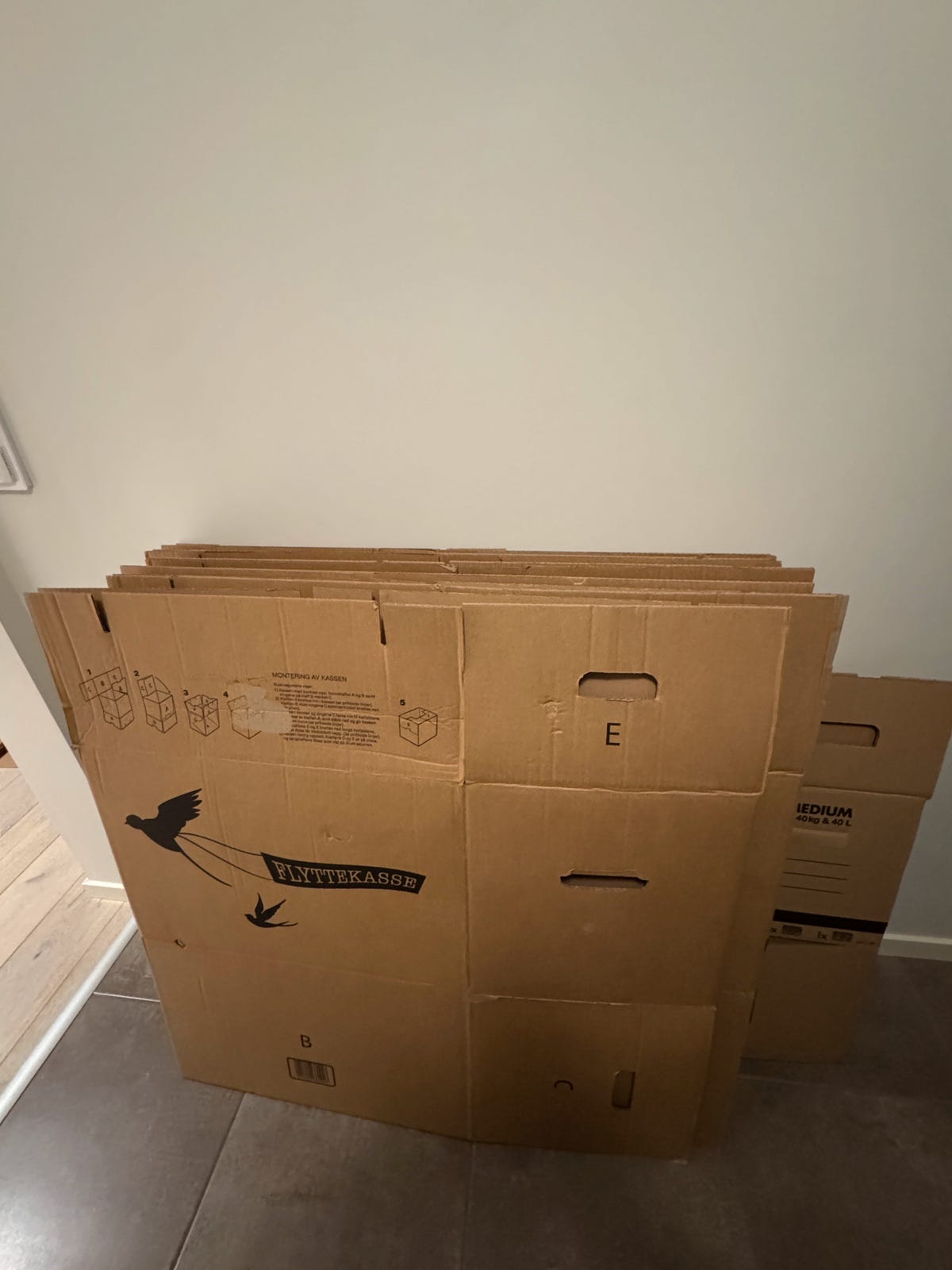 9 store og 6 medium flytteesker | FINN-torget