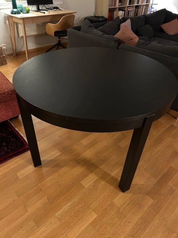 Sort, rundt spisebord, uttrekkbart | FINN-torget