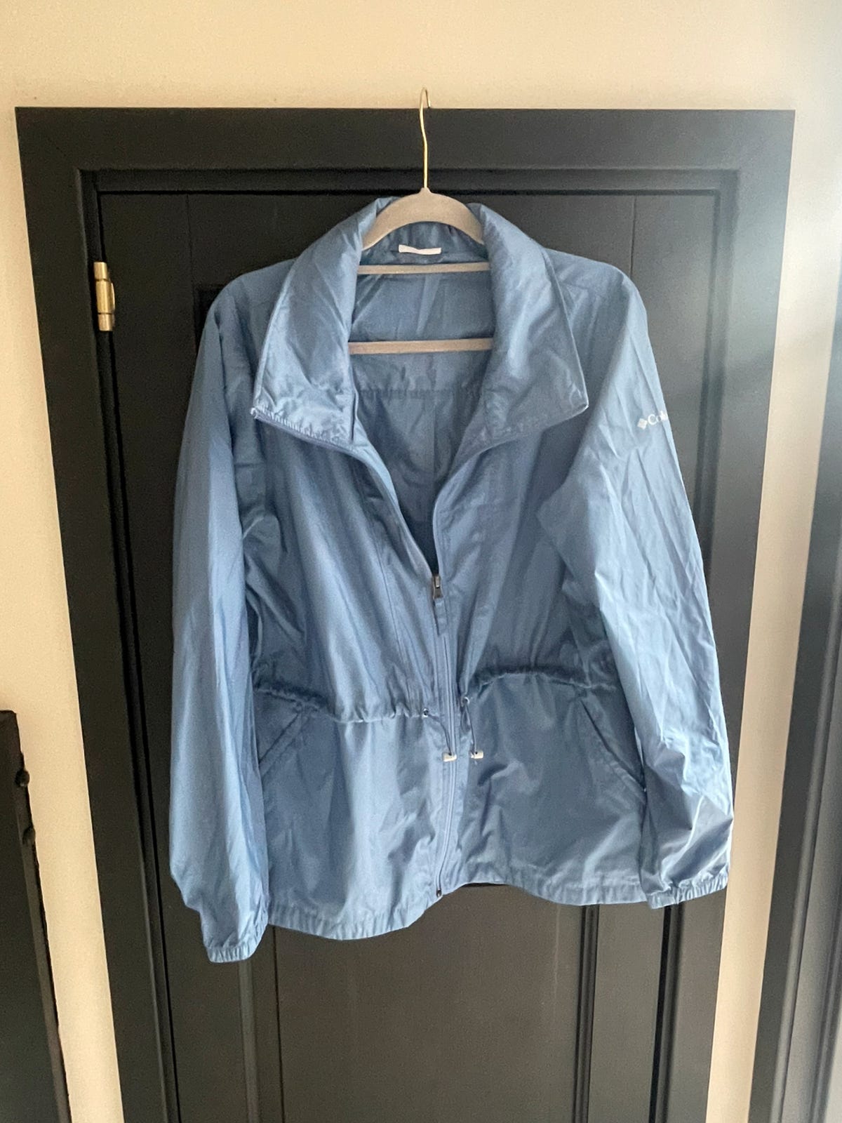 Lyseblå vind- og vanntett jakke m/hette, merke Colombia str xl | FINN ...