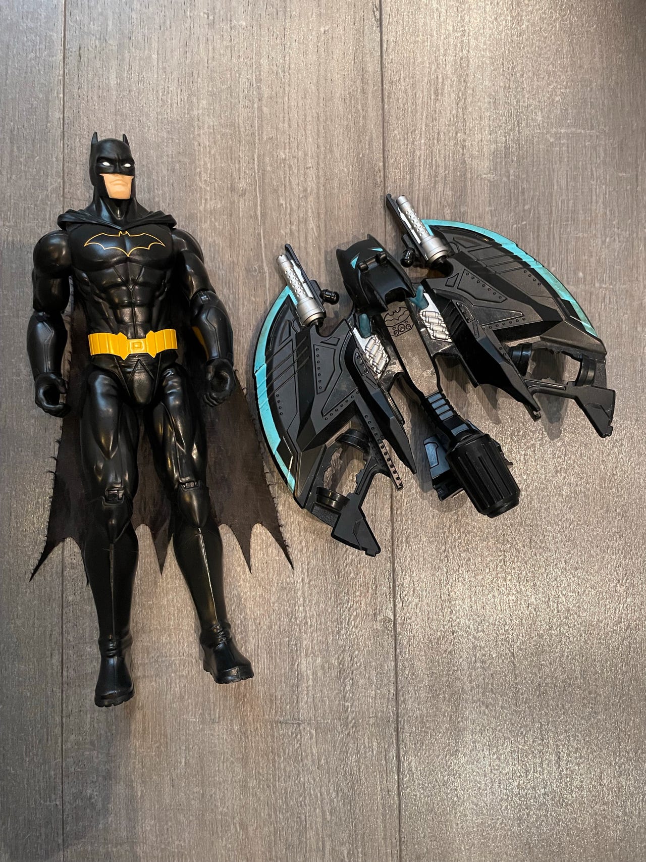Batman Actionfigur og Bat-tech flyer. | FINN-torget