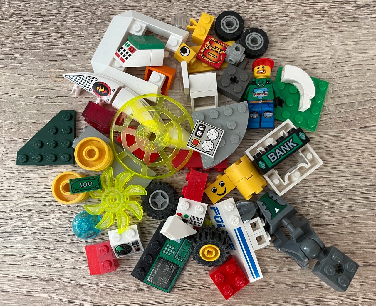 Liten lot med Lego spesialbrikker gis bort! (Porto 55kr) | FINN-torget