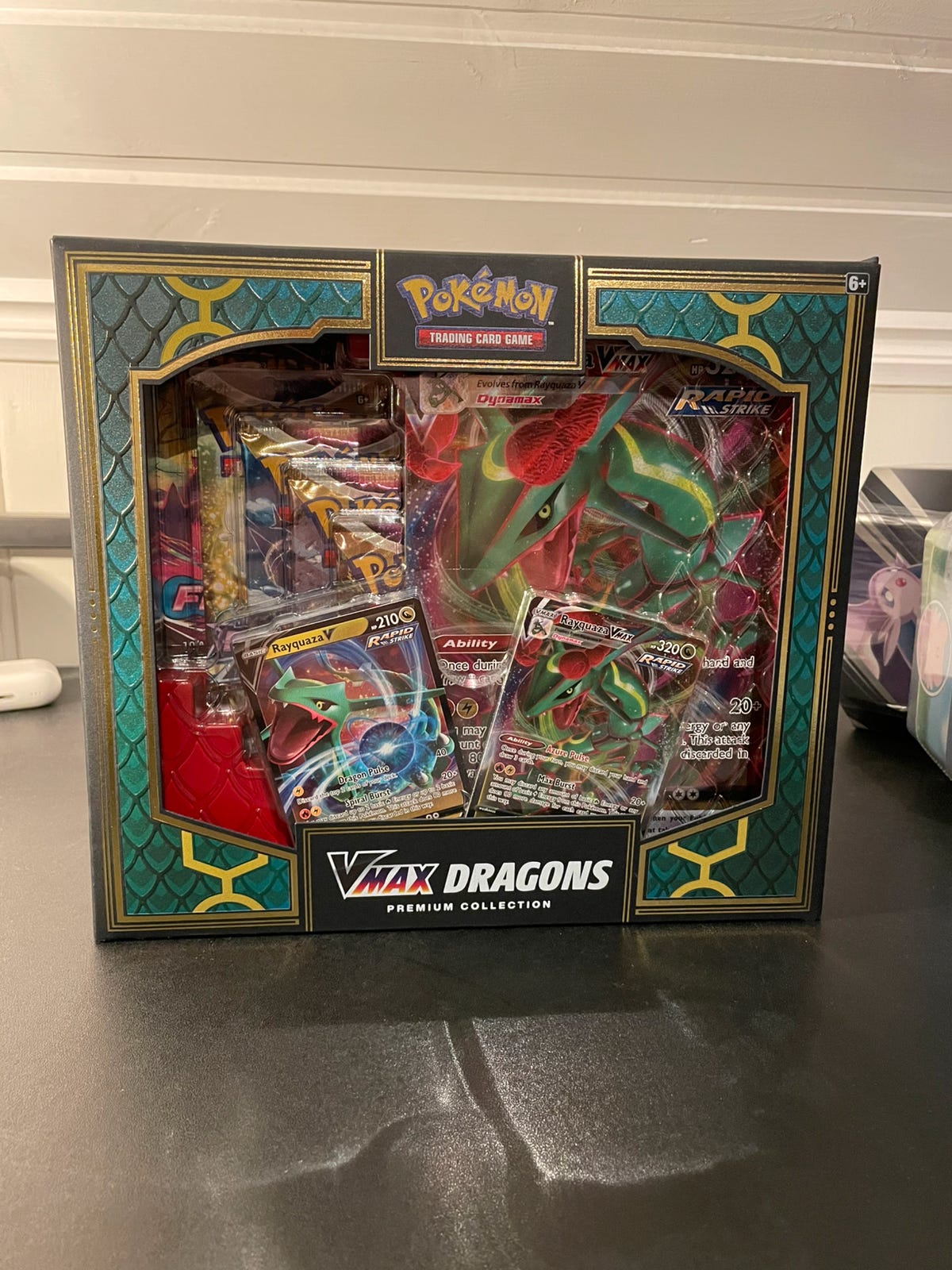 Pokemon Vmax Dragons Premium Collection | FINN-torget