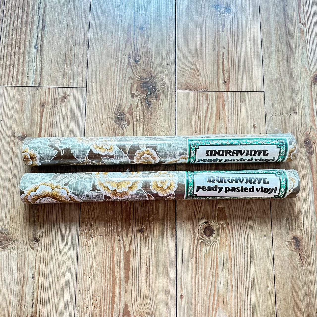 2 Gamle ruller med vinyl tapeter - store blomster | FINN-torget