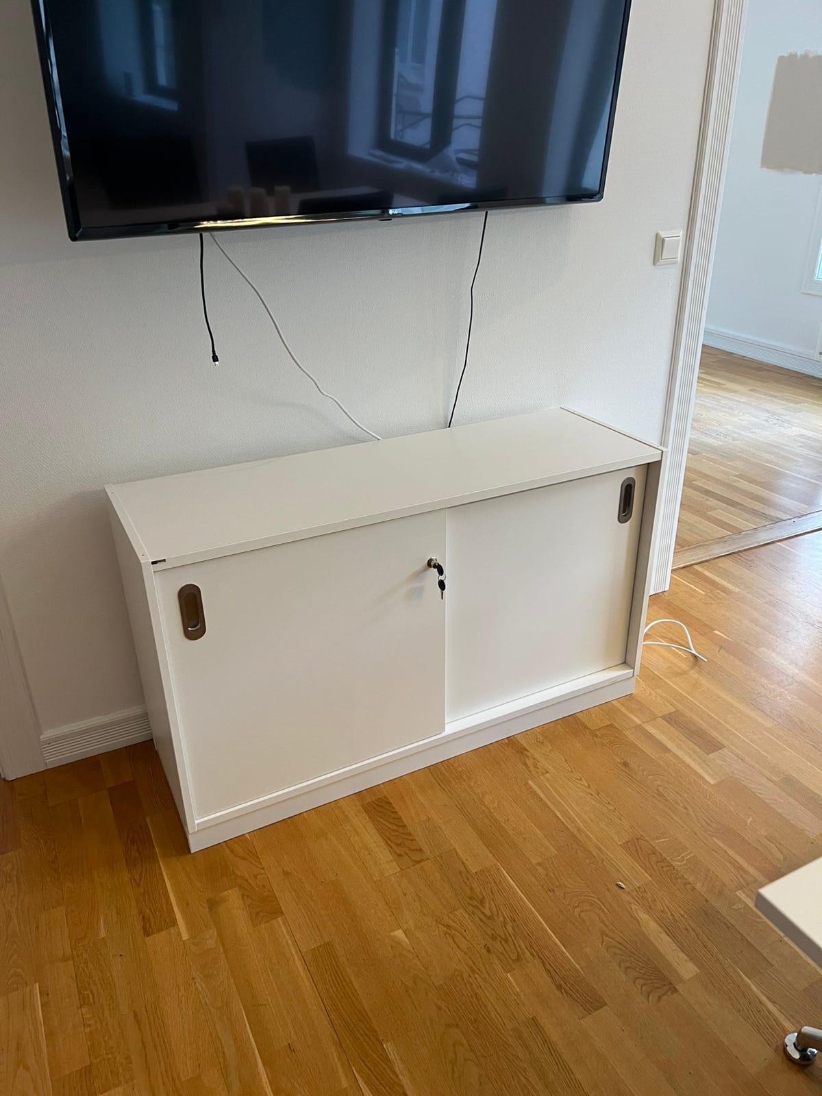 Skap til kontor, passer fint under TV | FINN-torget