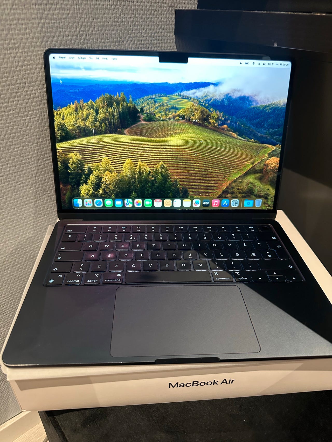 Macbook Air 13" M2 16/512GB Midnatt! - Kvittering og lader | FINN-torget
