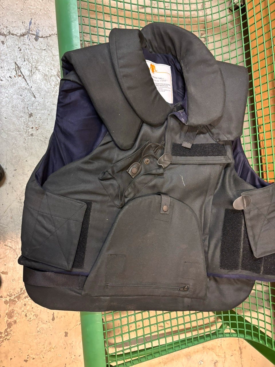 Skuddsikker vest stikkvest vernevest Moskus Cato Ringstad | FINN-torget