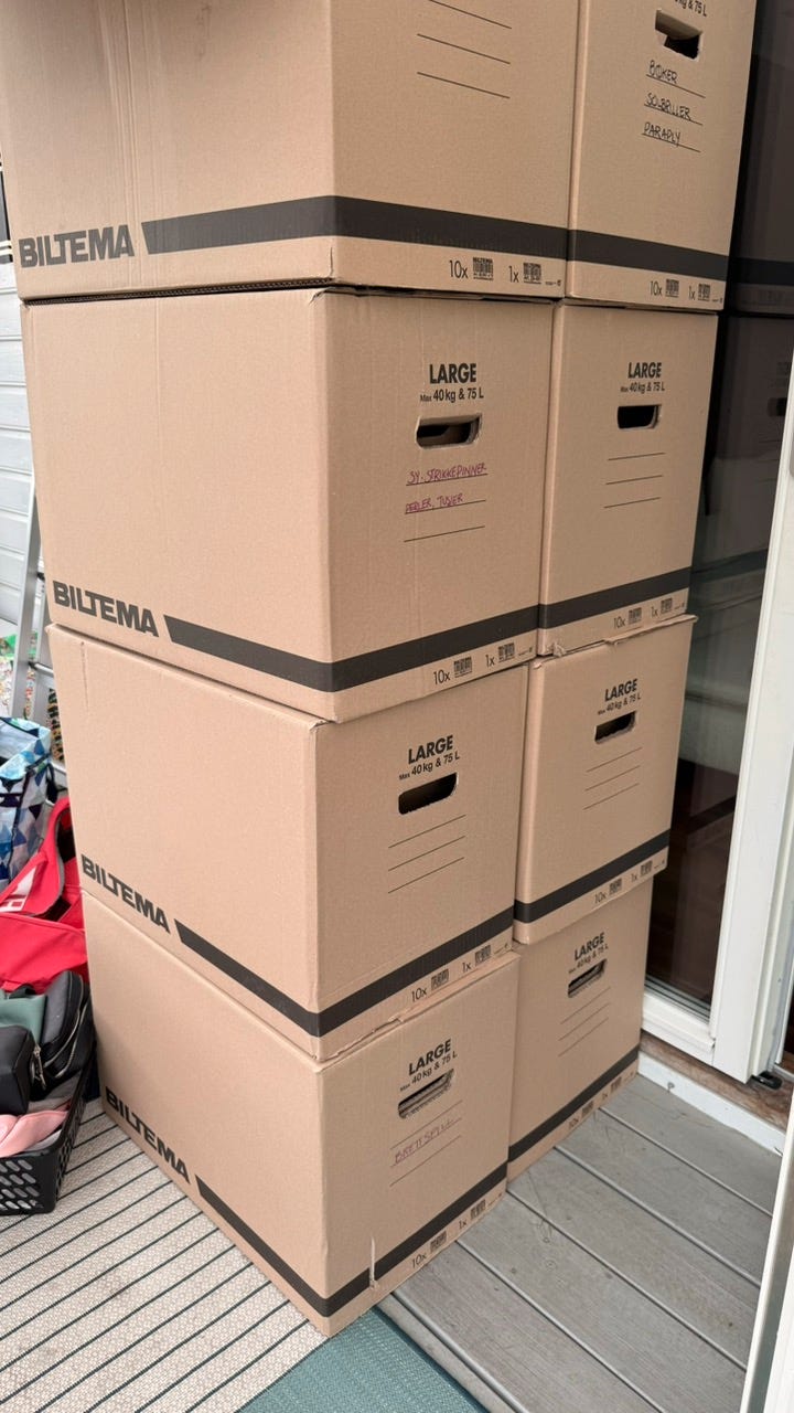 (RESERVERT) 10 flytteesker gis bort | FINN-torget