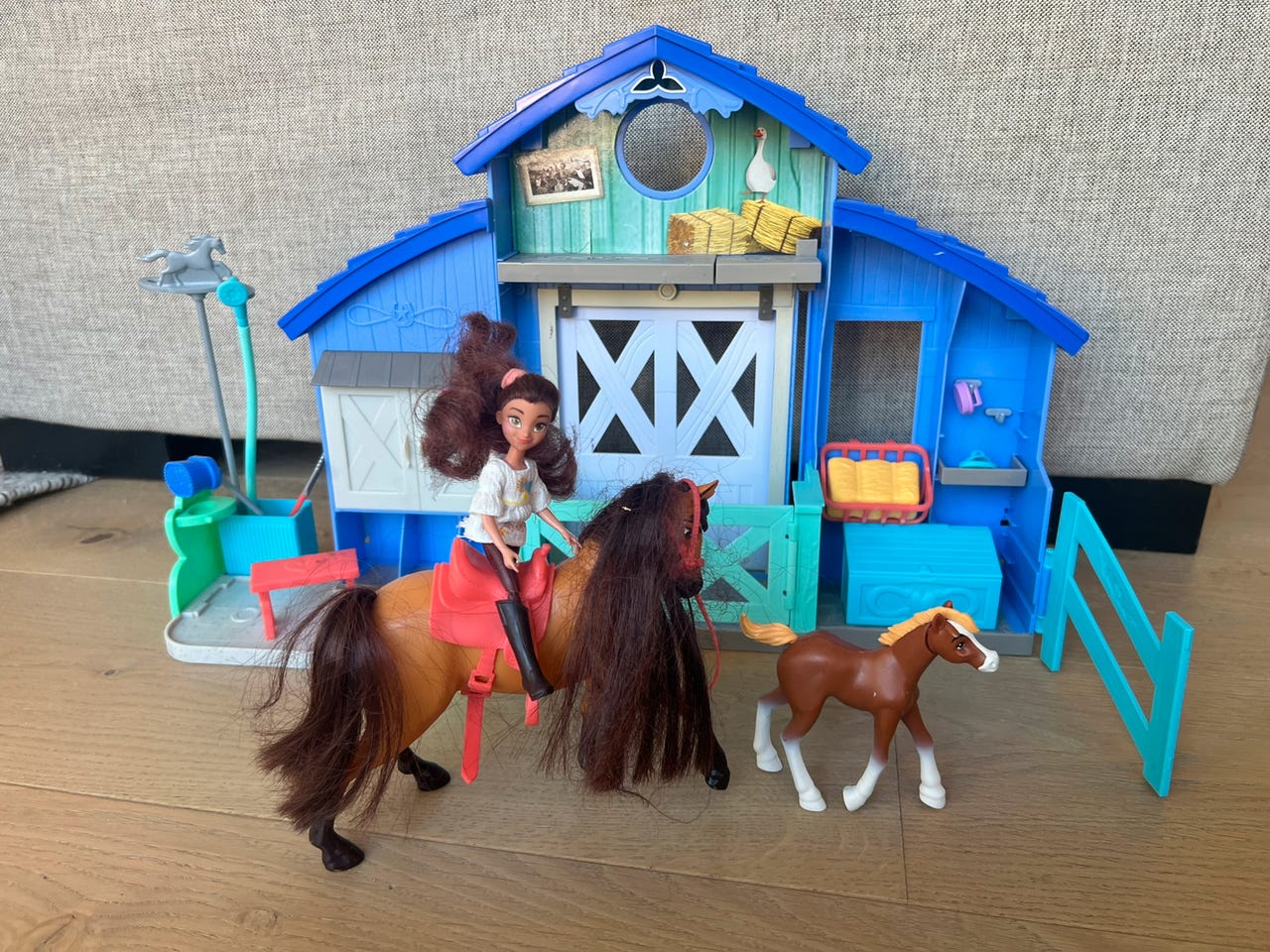 Spirit stall med figurer | FINN-torget