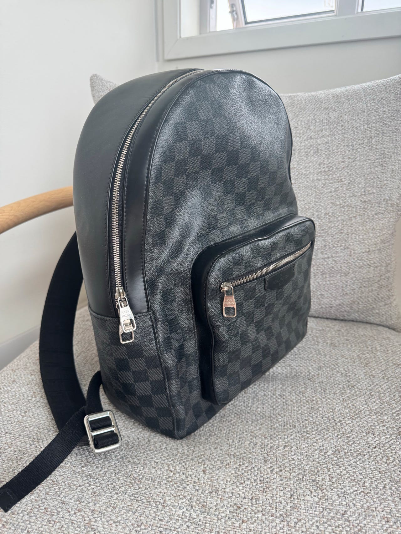Louis Vuitton Josh ryggsekk i Damier Graphite – pent brukt | FINN-torget
