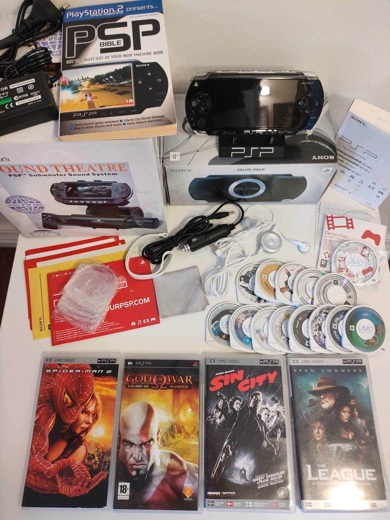 PSP Piano Black komplett i (NY) eske/9 spill/6 filmer/2 promos/NY Sound Theatre | FINN-torget