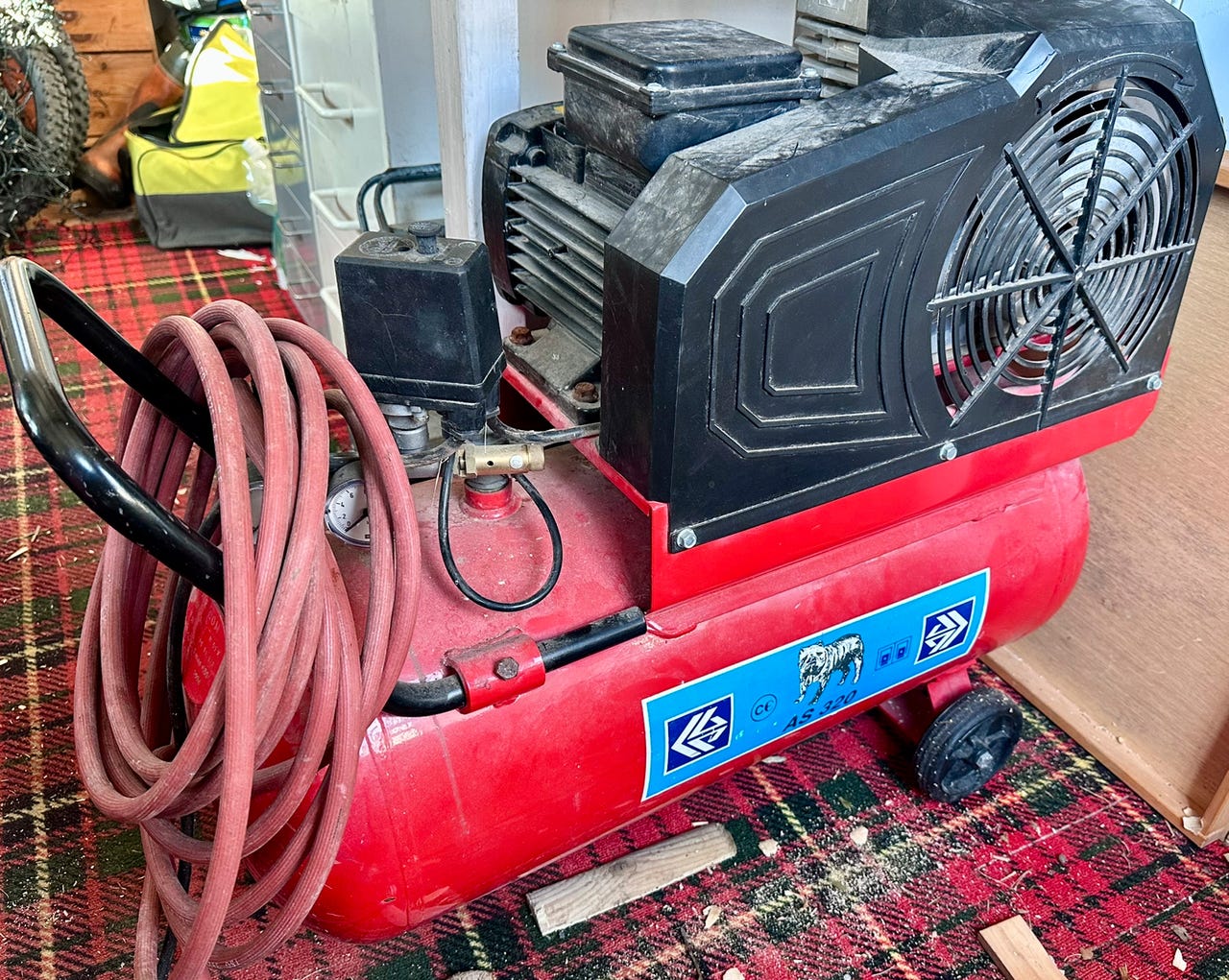 Stor og kraftig kompressor 10 bar | 50 liters tank | FINN-torget