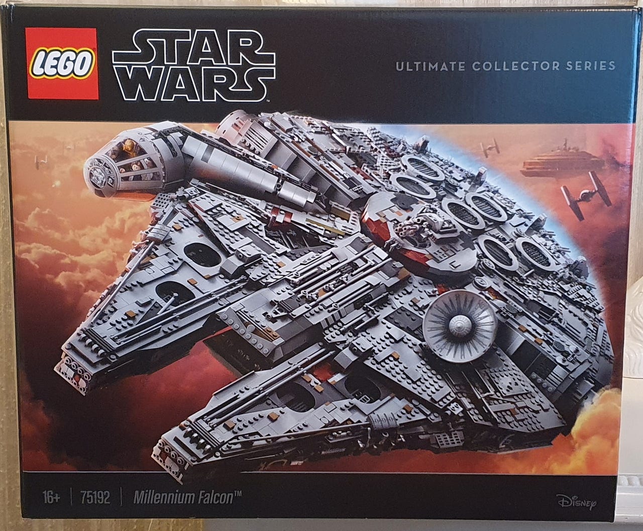 LEGO Star Wars Millennium Falcon 75192 (Ny type) 7500 deler. | FINN-torget