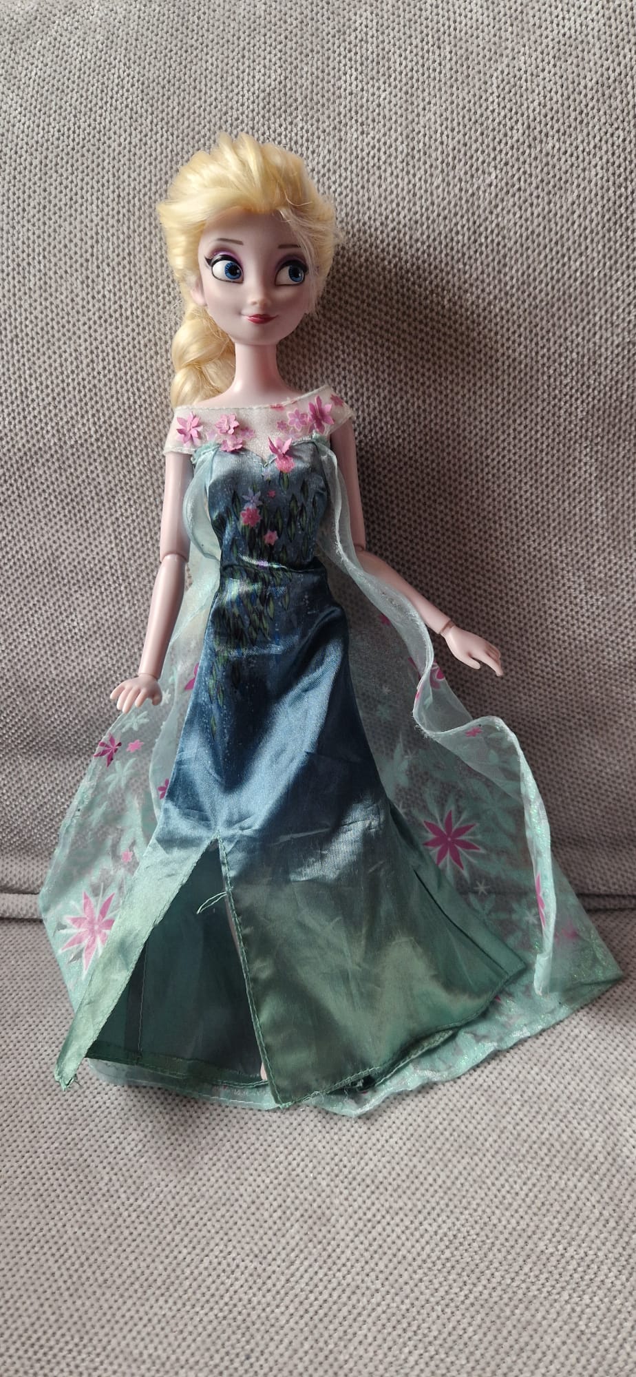 Original Elsa dukke fra Disney store | FINN-torget