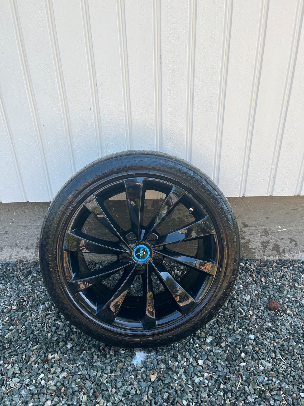Sommerdekk på felg til Tesla model s | FINN-torget