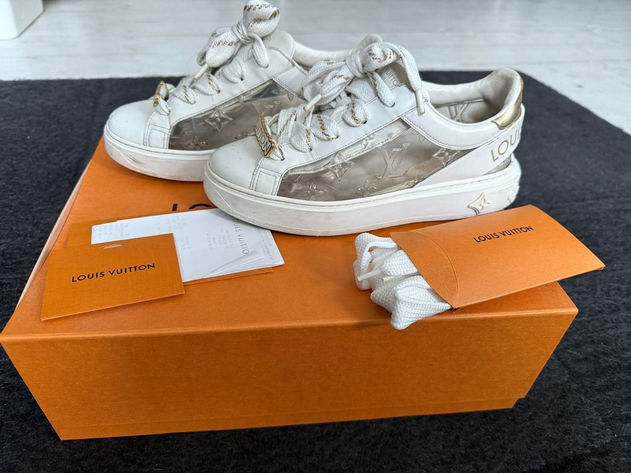Louis Vuitton Time Out Sneaker size 37 | FINN-torget