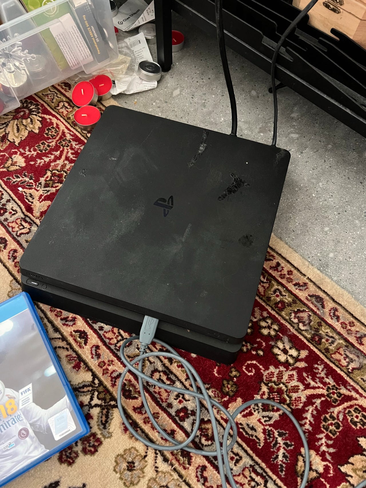 Playstation 4 med 2 kontroller og 3 spill til salgs | FINN-torget