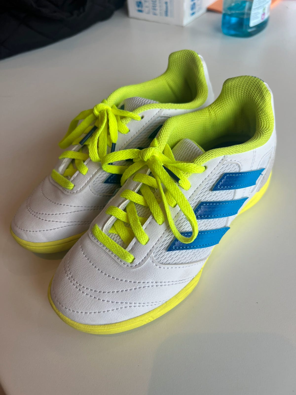 Adidas innesko fotball/futsal str. 33 | FINN-torget