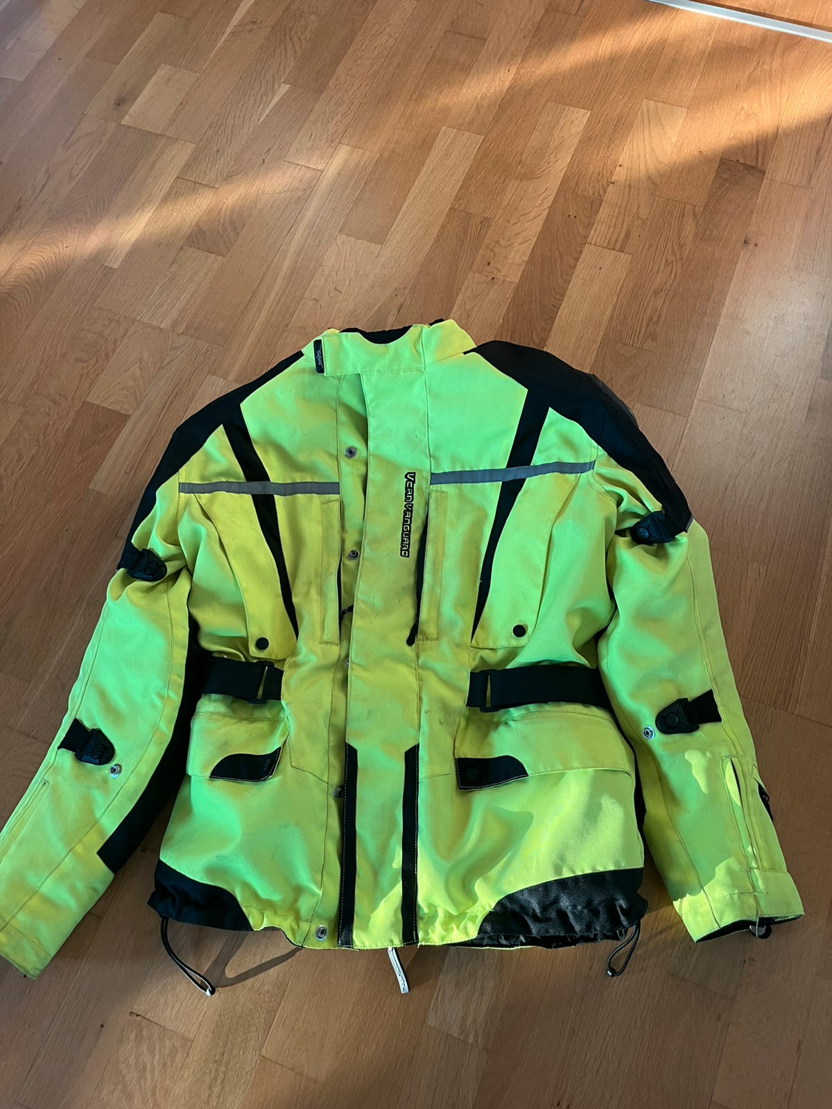 MC JAKKE STR M, VECAN VANGUARD | FINN-torget