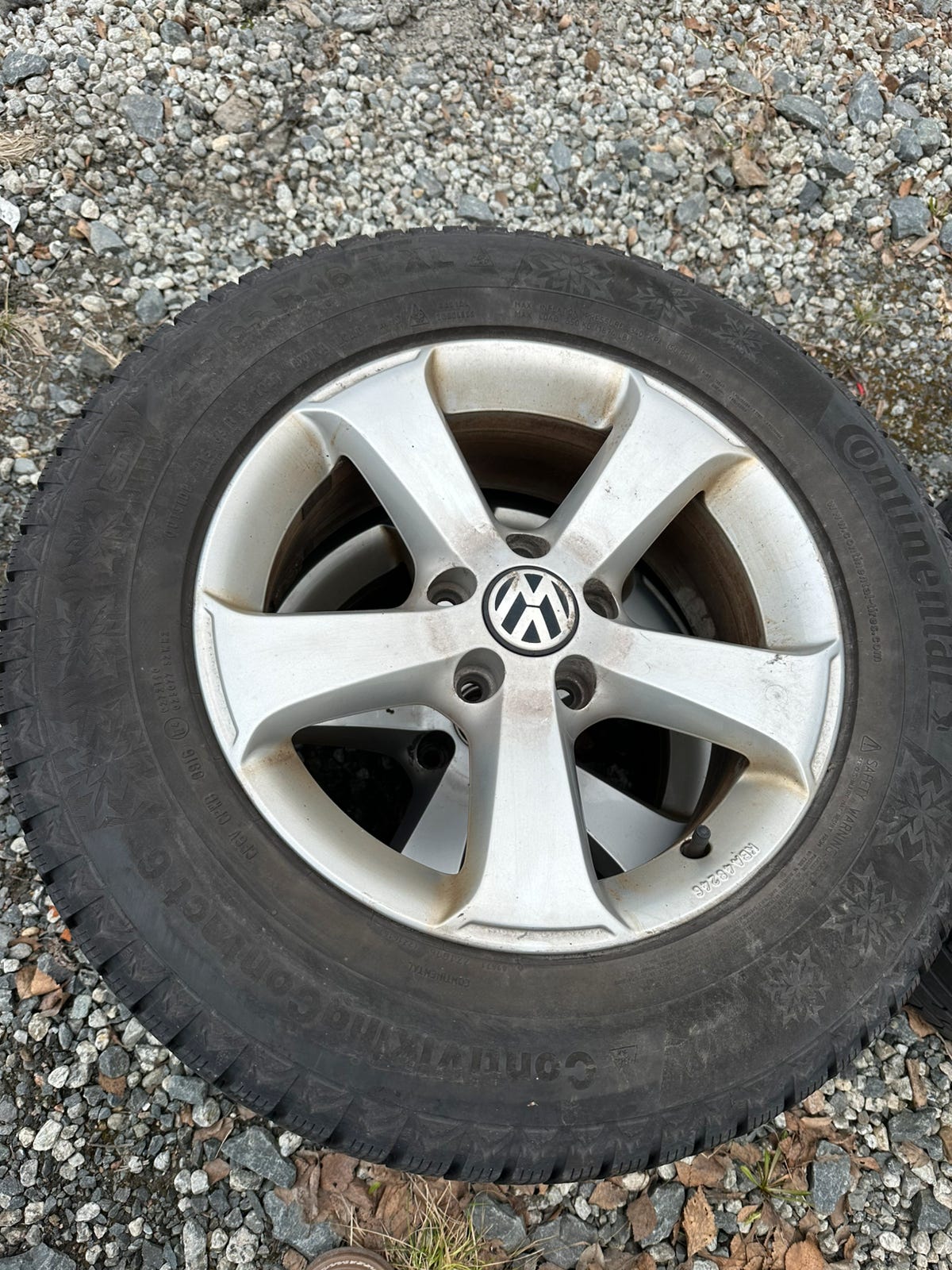 215/65r16 piggfri dekk på volkswagen felg 5x112 | FINN-torget