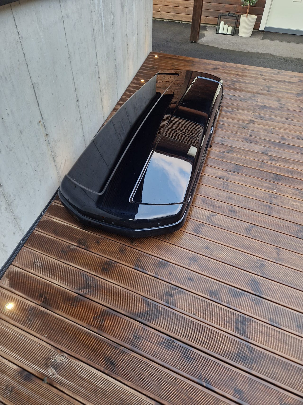 THULE FLOW TAKBOKS BLACK GLOSSY TAKBOKS | FINN-torget
