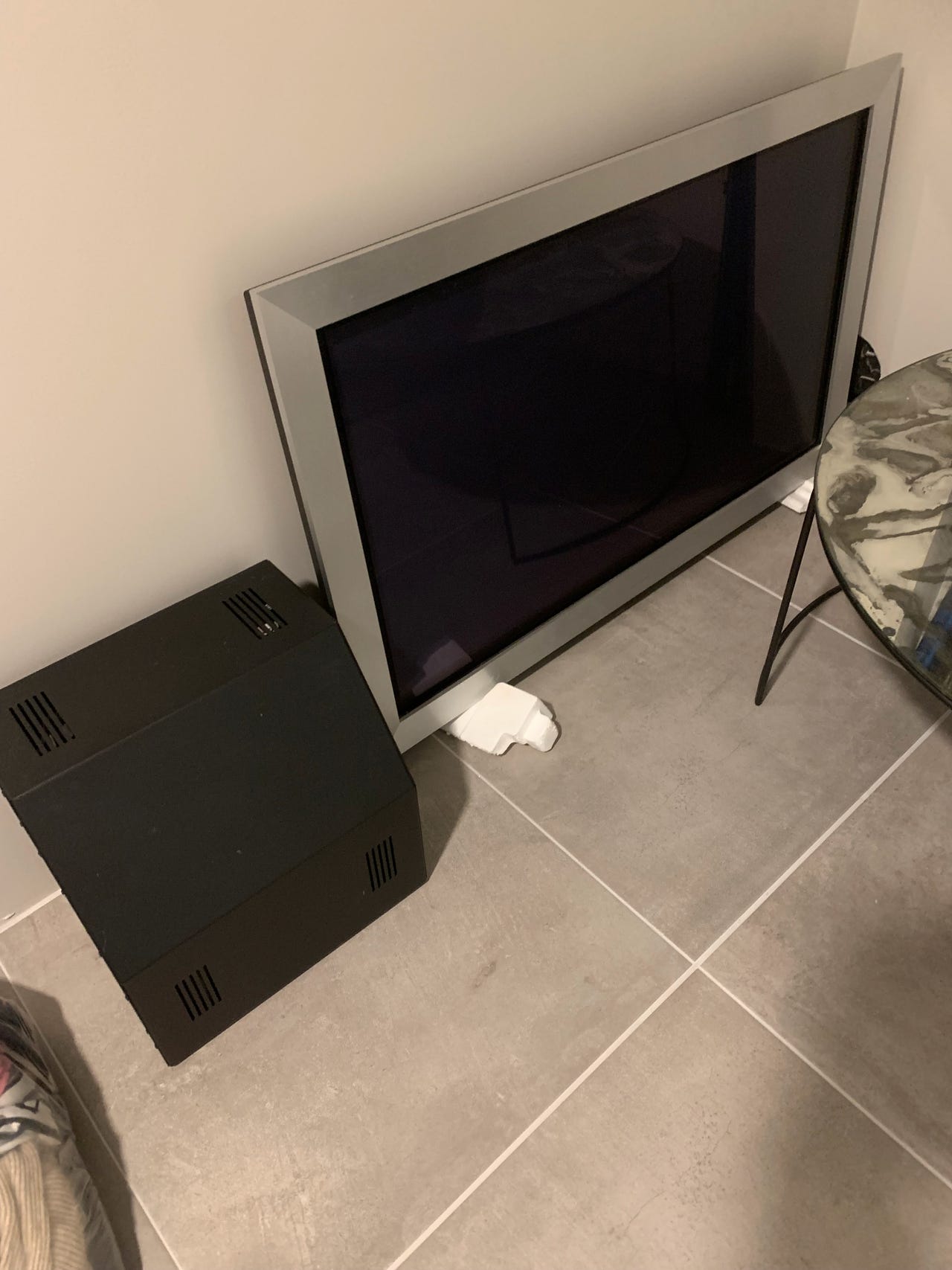 Bang&Olufsen BeoVision 4 - 42 med høyttalerkasse | FINN-torget