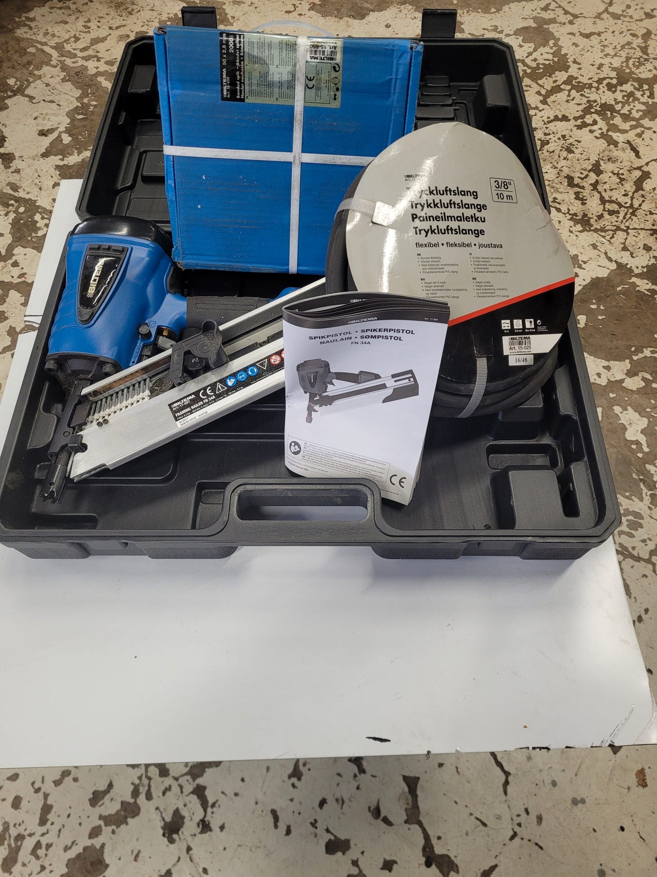 Spikerpistol med spiker å 20m slange å 4000 spiker | FINN-torget