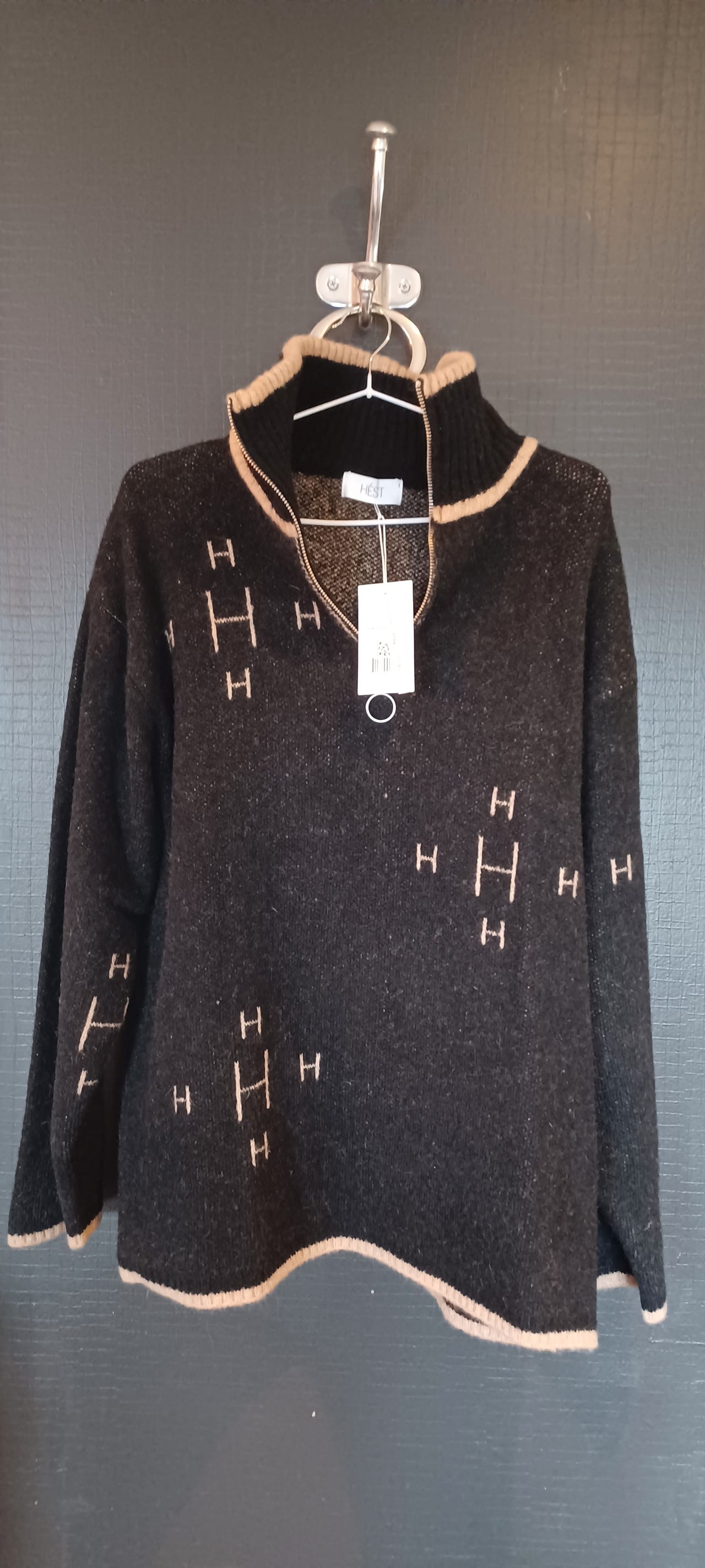 Helt ny Hest genser med lapp | FINN-torget