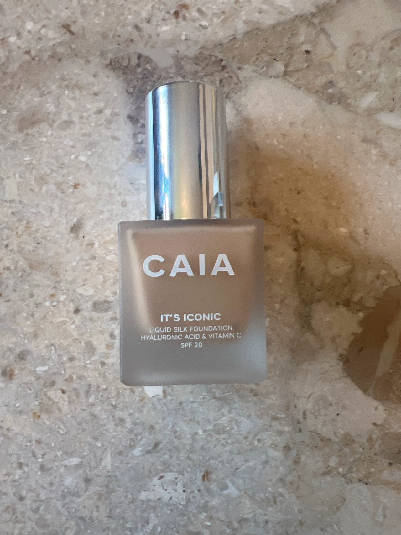 CAIA its iconic liquid silk foundation 2W | FINN-torget