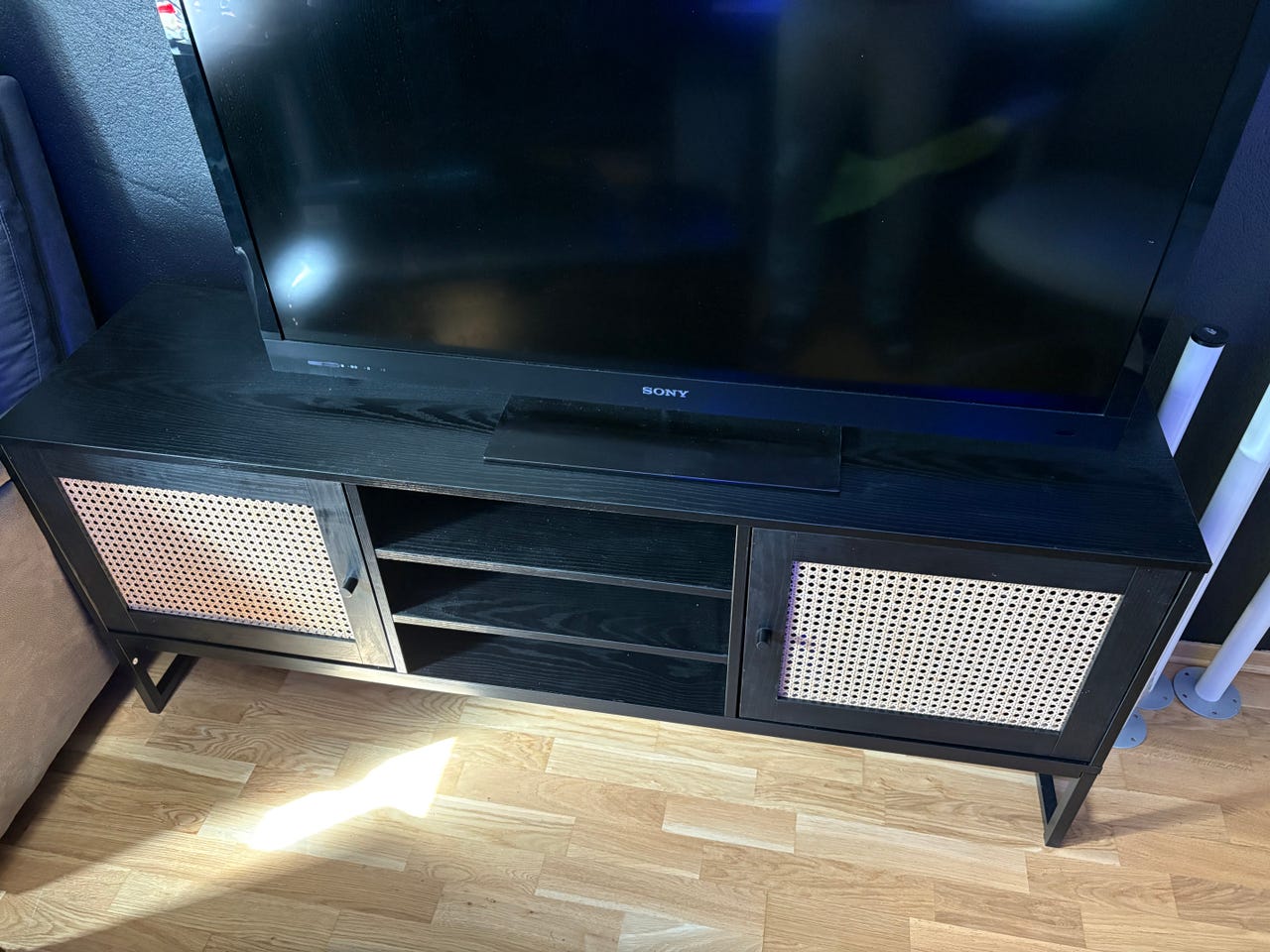 Java TV-benk med fronter i rotting( Kom med bud) | FINN-torget