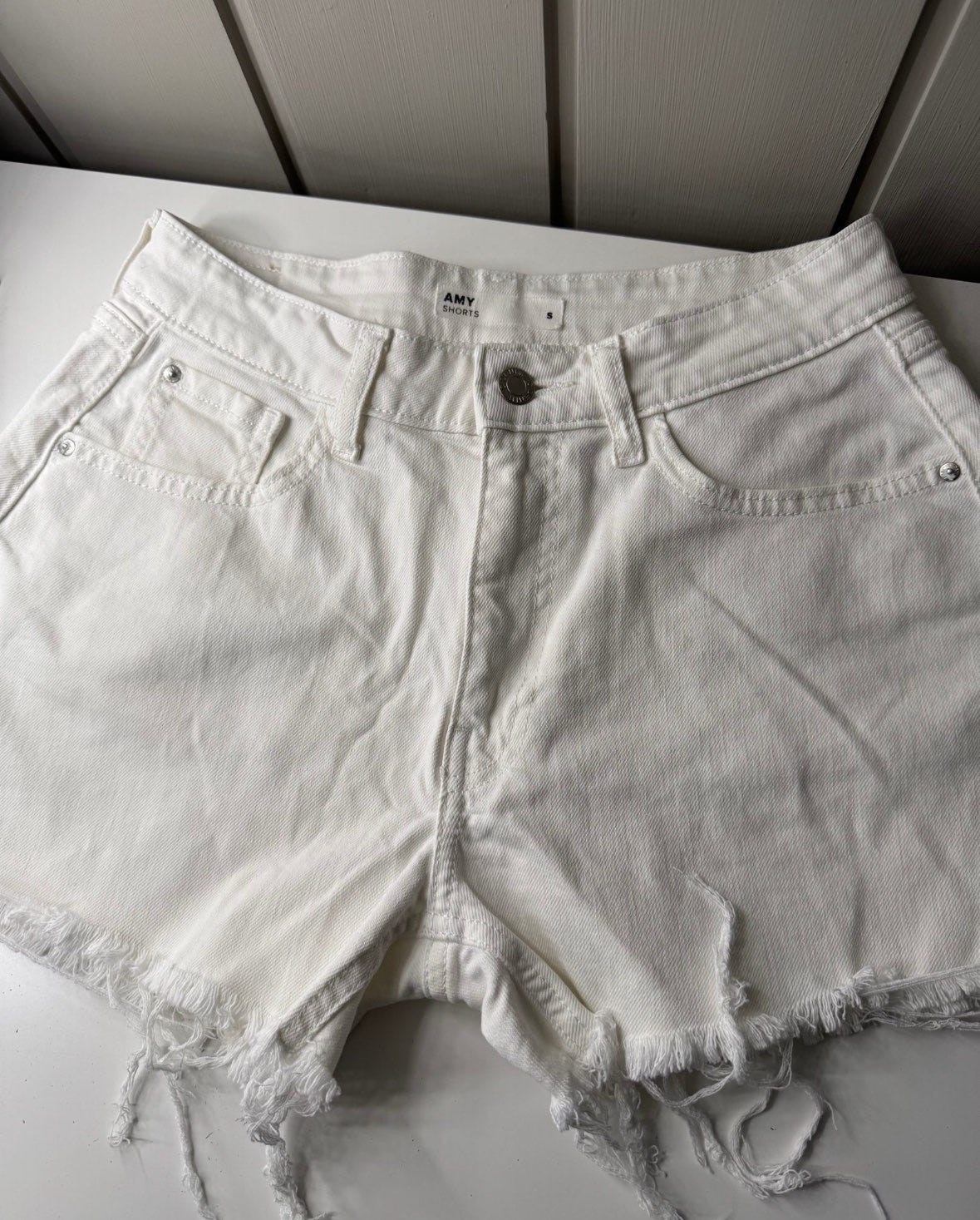 Hvit denim shorts | FINN-torget