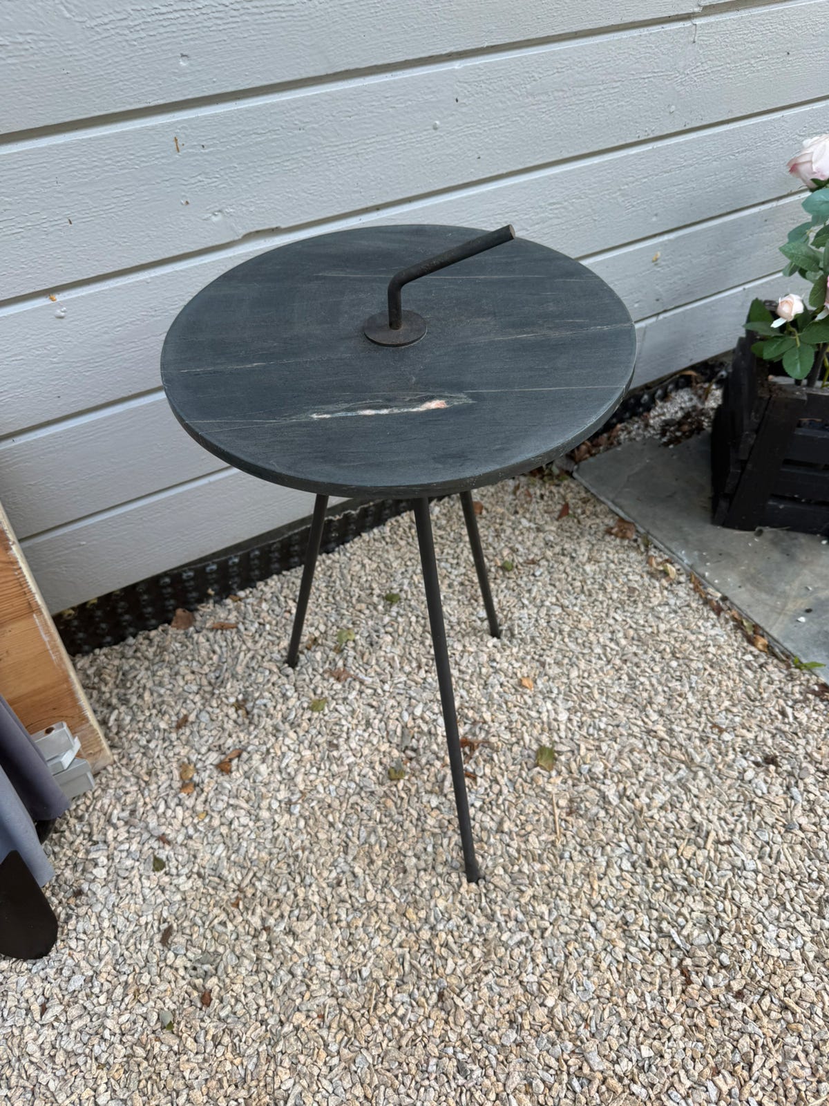 Lite rund skifer bord selges | FINN-torget