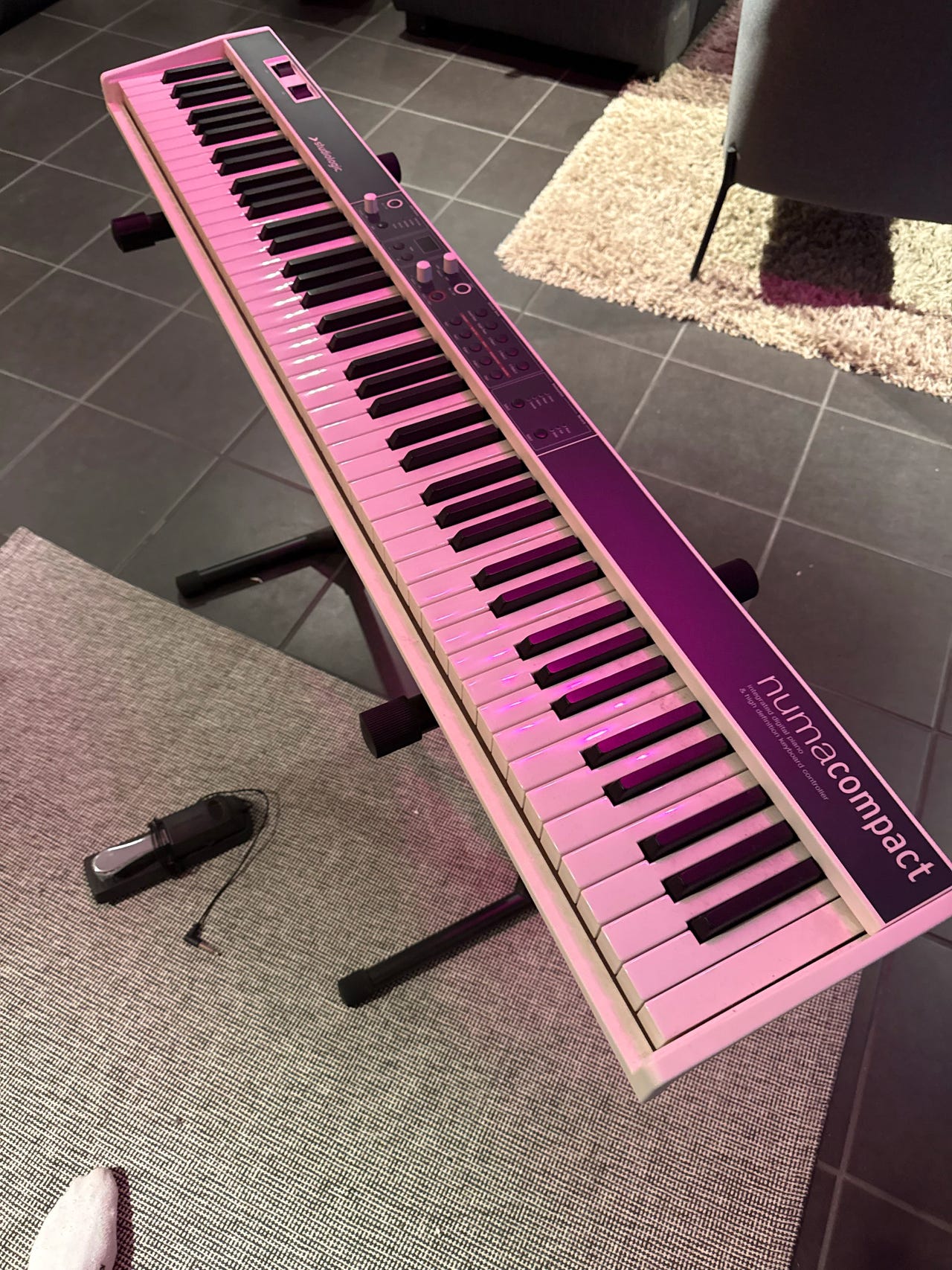 Studiologic Numa Compact 88 tangenter med sustainpedal og stativ | FINN ...