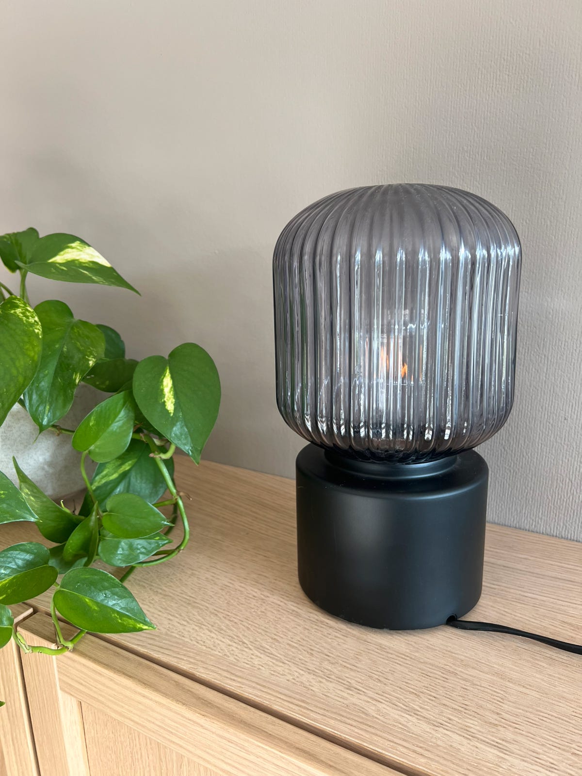 Bordlampe m/sort sokkel | FINN-torget